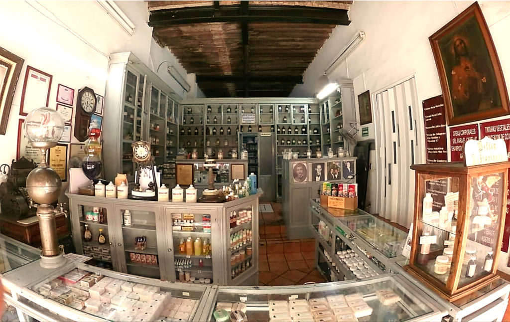 Botica Jalisciense más de un siglo contigo